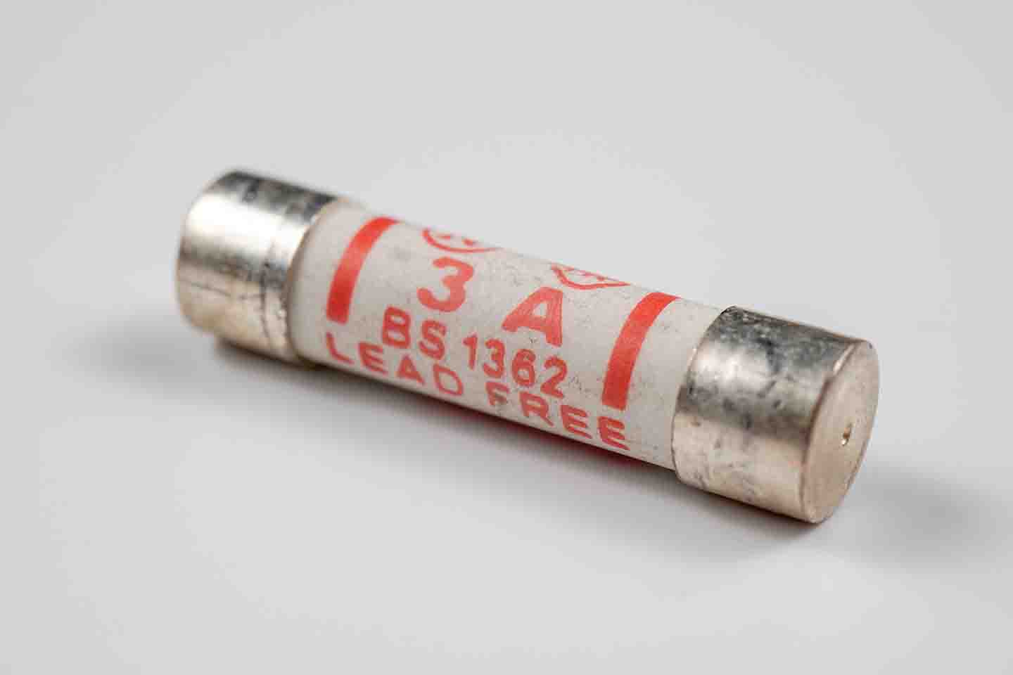 ¿Qué son y como se clasifican los fusibles?